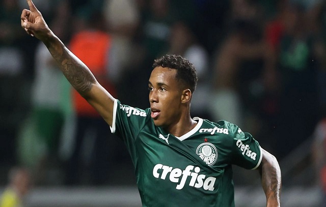 Kevin tem evolução no Palmeiras, corresponde em campo e terá mais chances